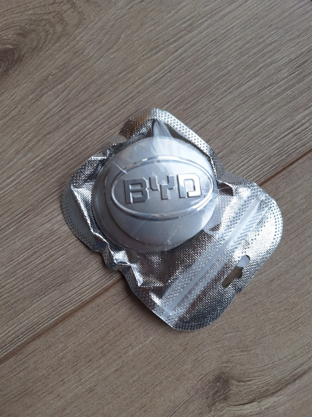 Шильдик BYD 56 мм, BYD diska nakleyka 56 mm