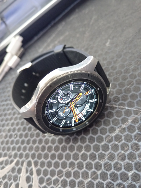 Galaxy watch 3, karobkasi chashkasi bor