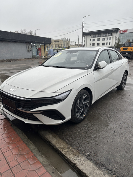 Elantra Hyundai 2024