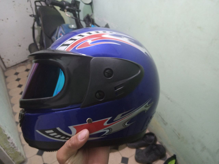 Moto shlem sotiladi