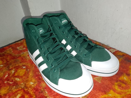 Продается оригинальное мужские Adidas BRAVADA MID green. 43