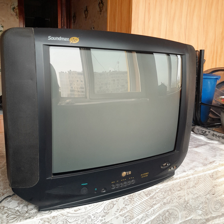 Televizor sotiladi