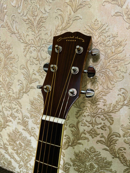 Продаю акустическую гитару Oriental Cherry!  Gitara sotmoqchiman!