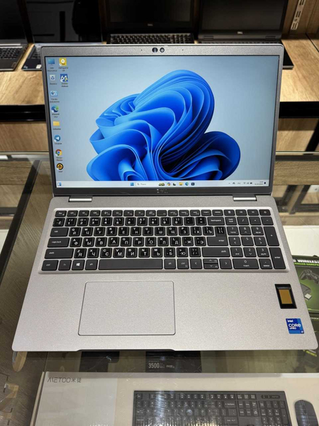 DELL Сенсорный Intel Core i7-1185G7 озу32гб 256ssd Nvidio Quadro T500
