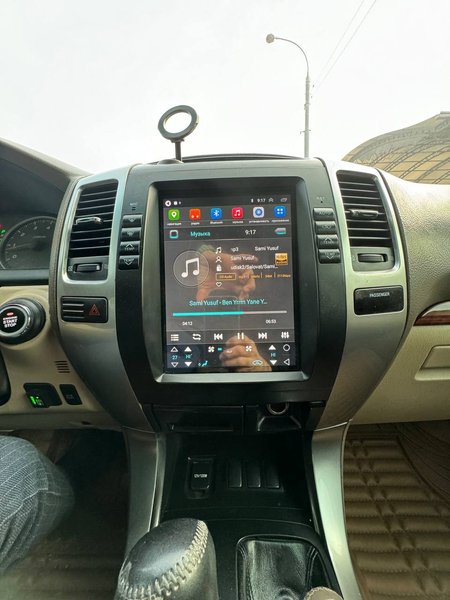 Tayota prado 120 tesla manitor