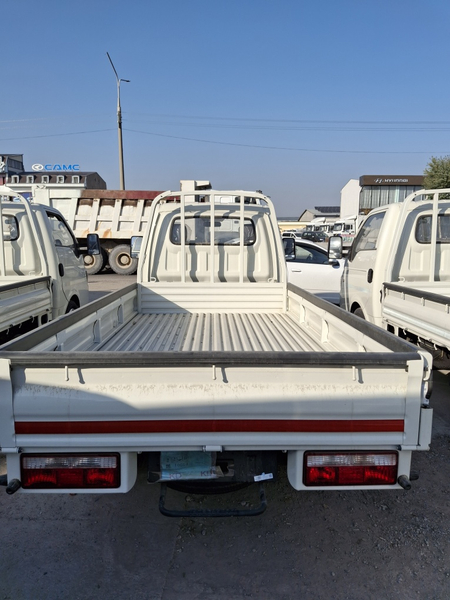 Jac x200 yuk avtomobili