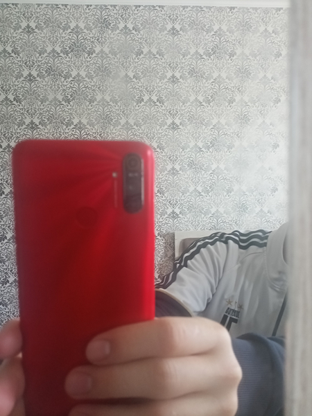 Realme RMX2020 srochno sotiladi