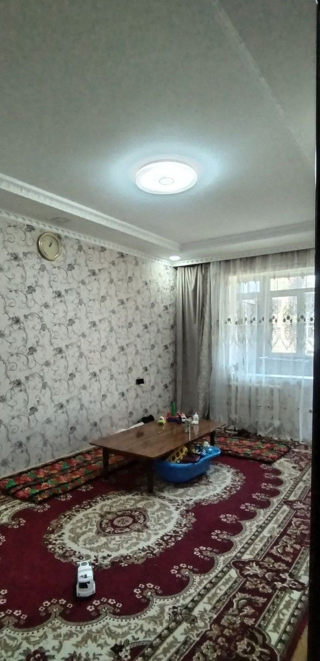 Продается квартира на 19 квартале Чиланзарского района. 3/3/4