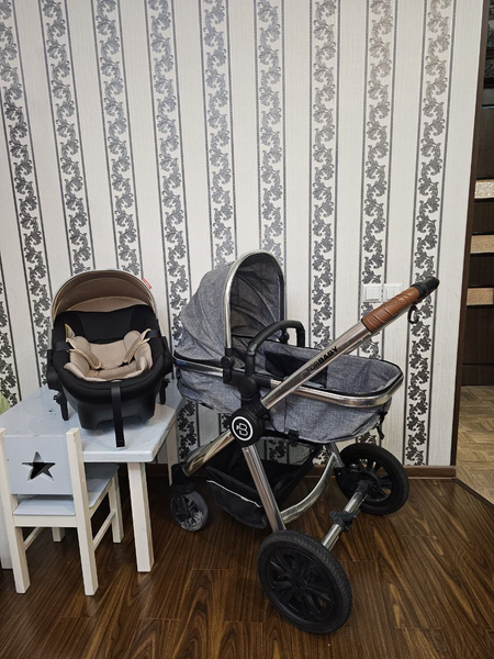 Продаётся коляска с автокреслом.