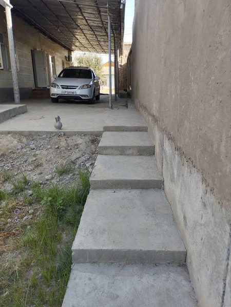 Uy sotiladi yangiyol tumani mexailovkada