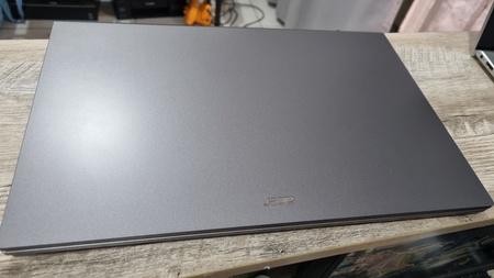 Acer yangi 5 soat ishlagan
