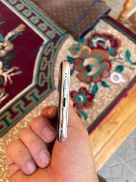 iphone xs  tinniq holatda