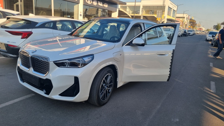 Bmw ix1, 2024 oq, qora