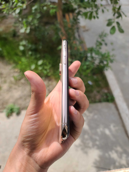 Iphone Xs 256gb aybi yo'q yomkost 75 sotiladi