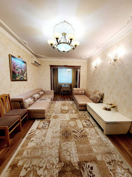 2 комнатная шикарная квартира 3 этаж  на Максима Горького метро.
