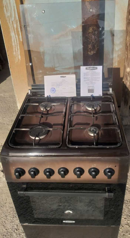 Juda ham kam ishlatilgan zamonaviy gaz plitasi sotiladi.