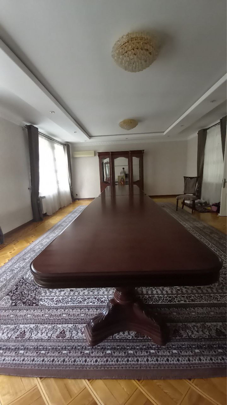 Ореховые стулья и столы