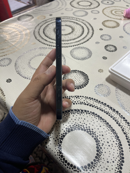 Iphone 12 pro sotiladi.