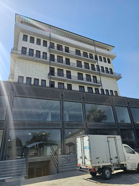 1 xonali 42m² 7-qavat sotiladi.