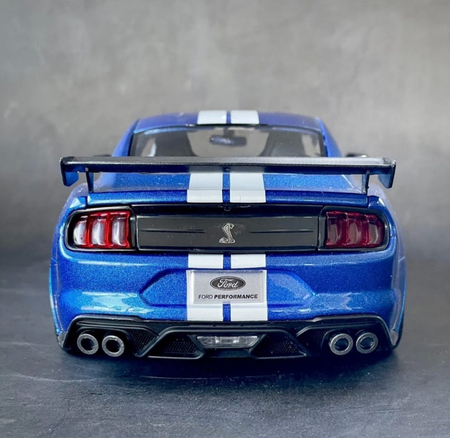 Ford Mustang Shelby GT 500 1:18 железная масштабная - Доставка