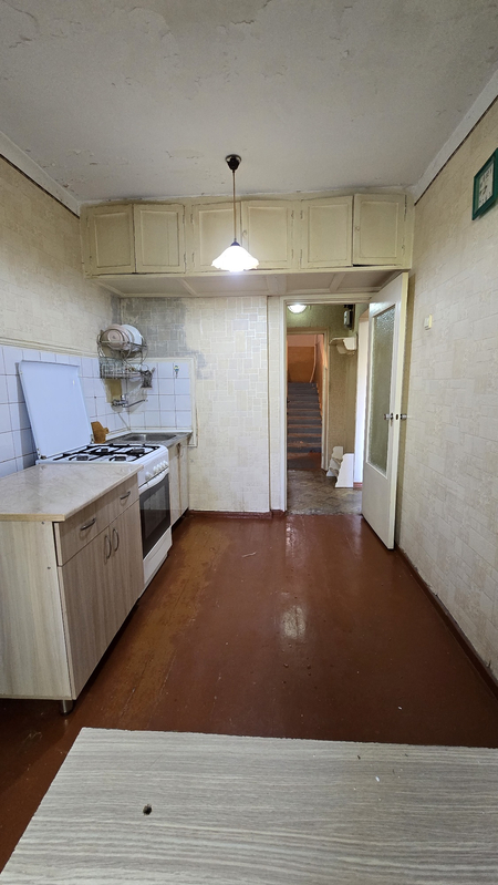 Продажа. Своя. Чилонзор район 9-кв 1/3/4 кирпич 1*3.Ипотека тоже можно