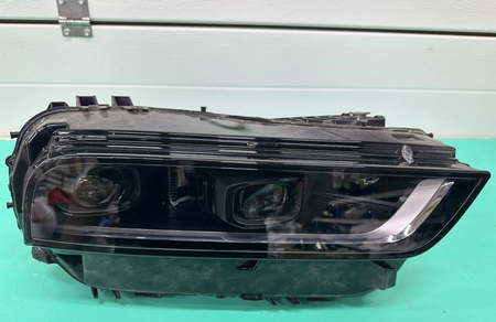 Фары на BMW X7 2024 рестайлинг