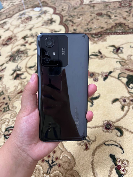 Redmi 12s kafolati bilan 256gb kameralari juda zor yangi xolat kafolat