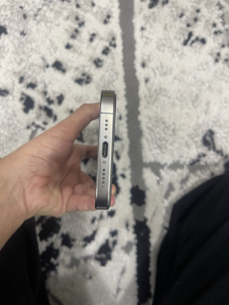 iPhone 15pro 256 gb natural titanium