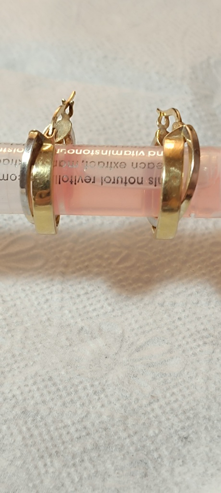 Продаются золотые серьги
