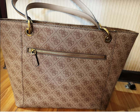 Сумка Guess прислали из США