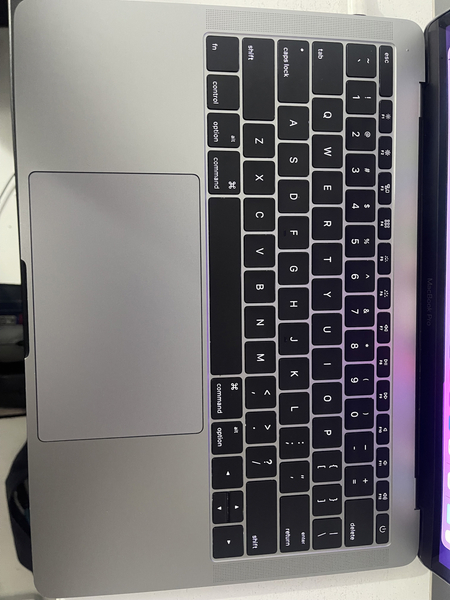 Macbook pro 13 inch/2017/8/256