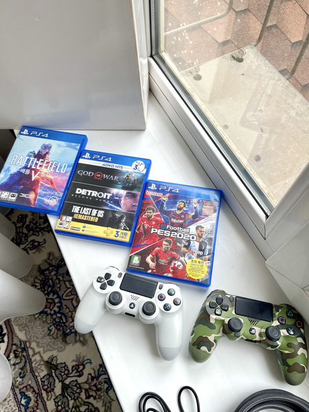 PlayStation 4 Slim 1TB White