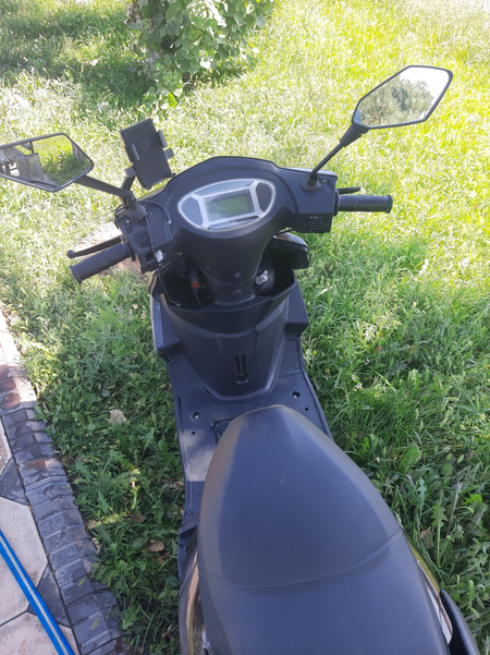 Benzinli skuter srochni sotiladi