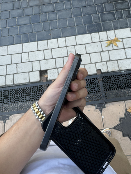 Iphone 15 pro qora rang