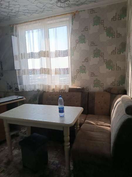 Метро 1-бекат Янги Чоштепада 2 хонали уй оила йоки қизлага берилади