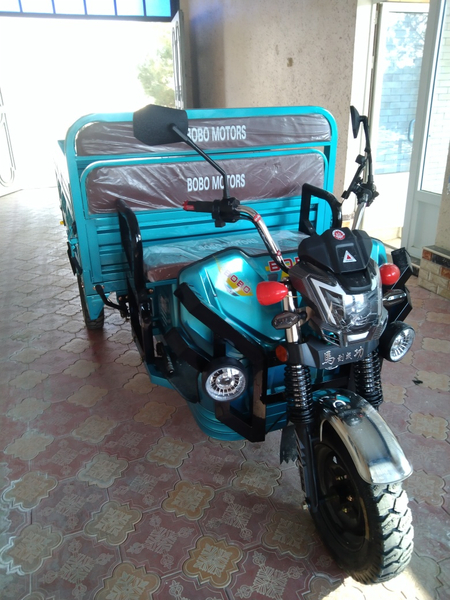 Yuk tashuvchi mototsikl sotiladi.1.200kg