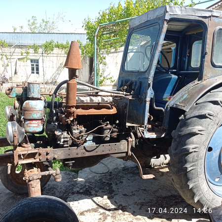 TRAKTOR T40 holati yaxshi
