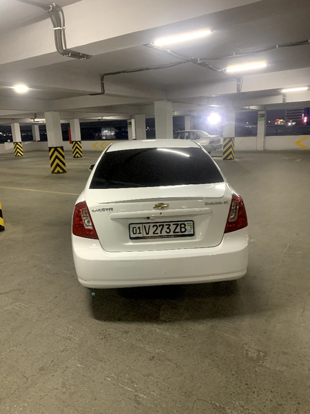 Lacetti 
Yili 2013 
Rangi oq 
Kraskasi  detalda bor oldi kapot orqa 2