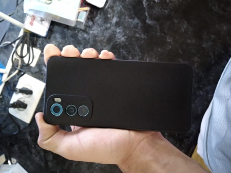 Motorola 30 edge 10+2/256G флагман sotiladi