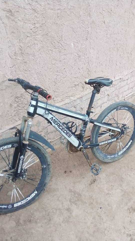 Velik  Narmalna yurib duribdi