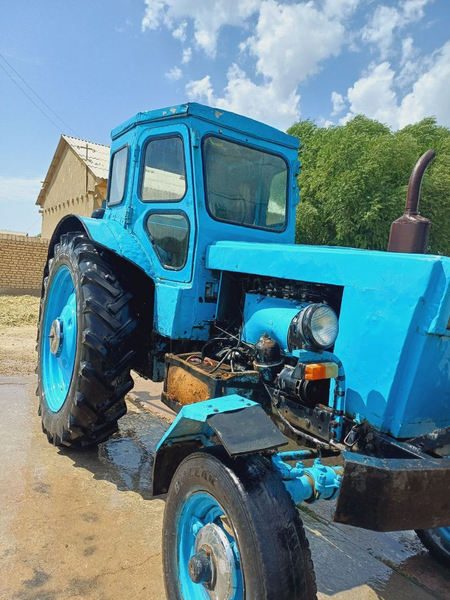 Traktor  T40  priseplari bilan sotiladi .