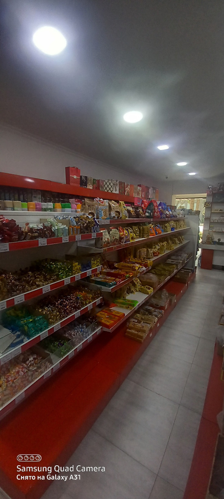 Magazin uchun temir polkalar kassa stol