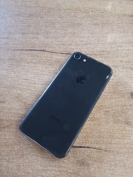Iphone 8  256 gb idealni sastayani