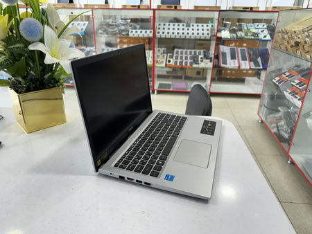Acer core i3 11 avlod yangidek holatda dasturlash iahlariga ham boladi