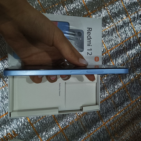Redmi 12 srochna sotiladi!