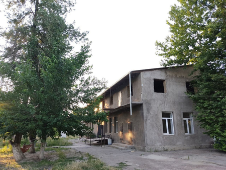 Нотурар жой Сотилади,1.13 гектар,бинолари билан Куйи Чирчикда