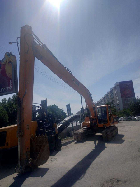 Продается Экскаватор 