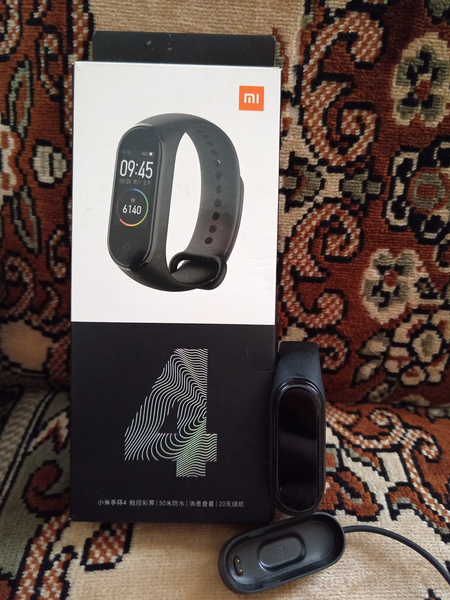Продам часы брослет  Mi band4.