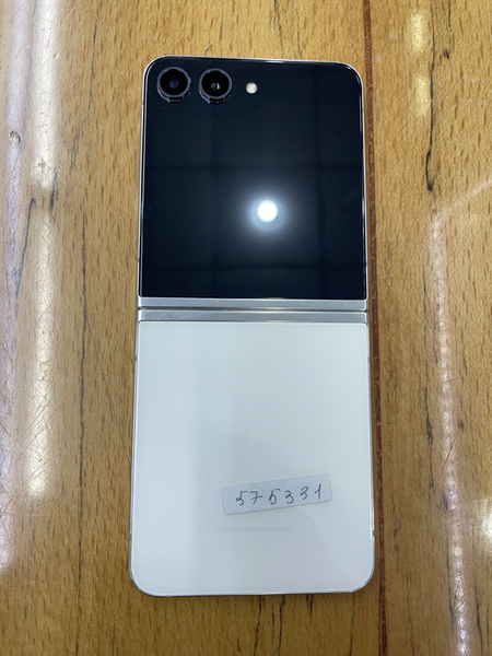 Samsung galaxy Z flip 5