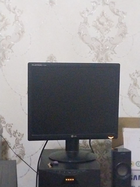 Offisniy kompyuter sotiladi